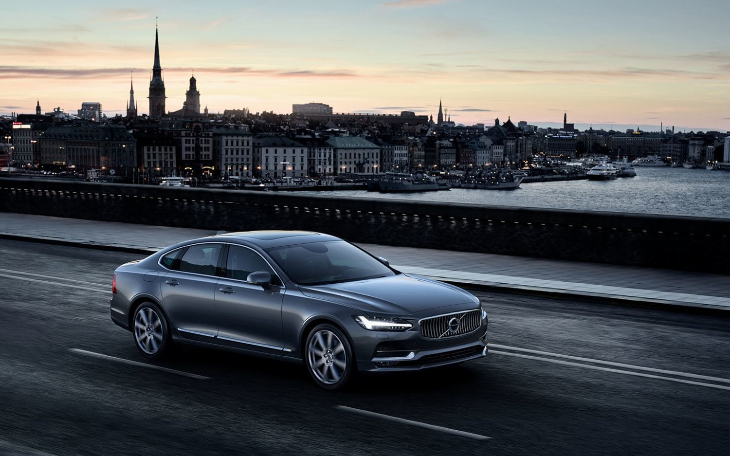 Volvo S90 T6 Momentum 2020 | SUV Drive